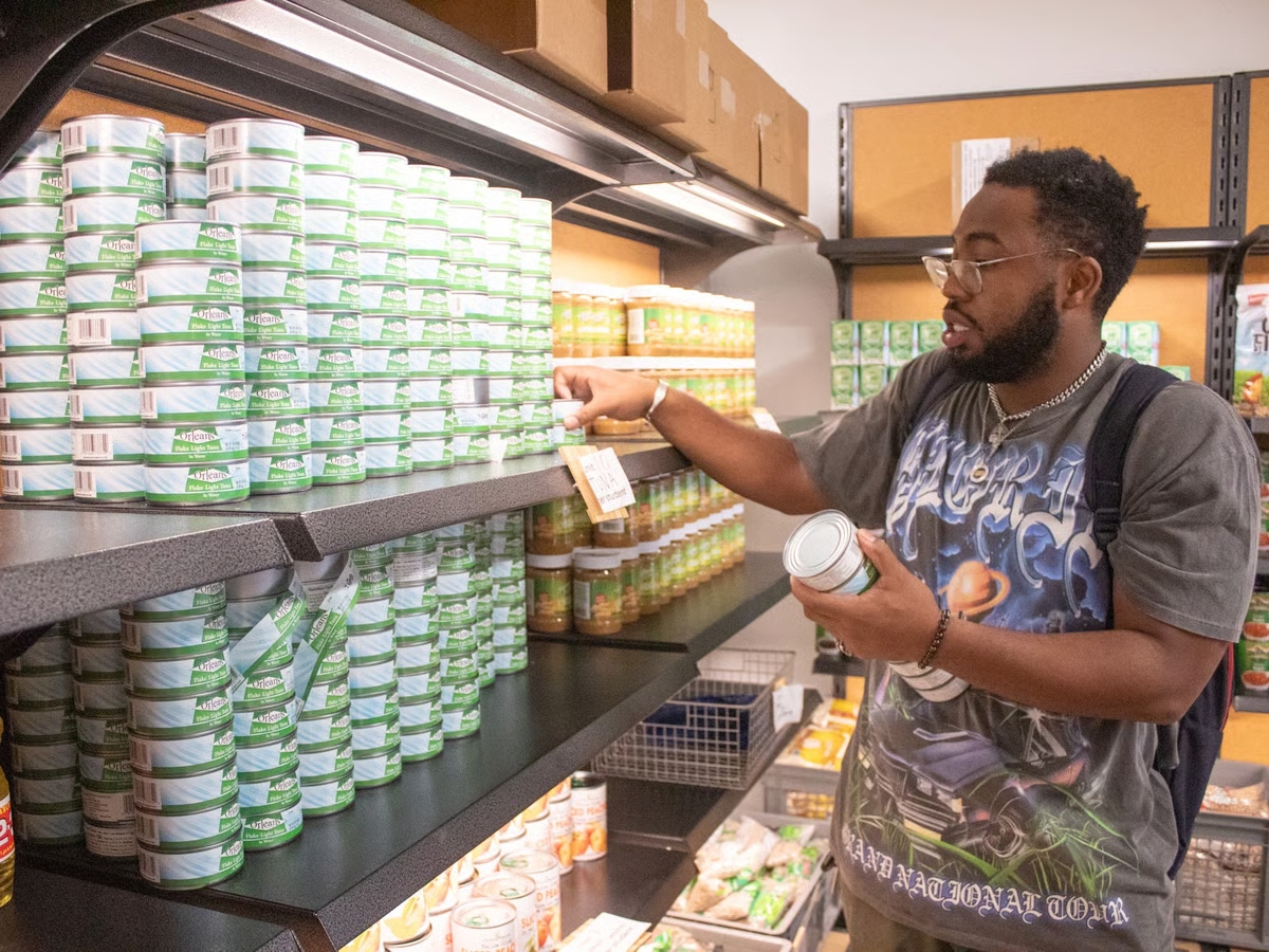 As CalFresh benefits pause, 211 prepares for surge in food assistance ...